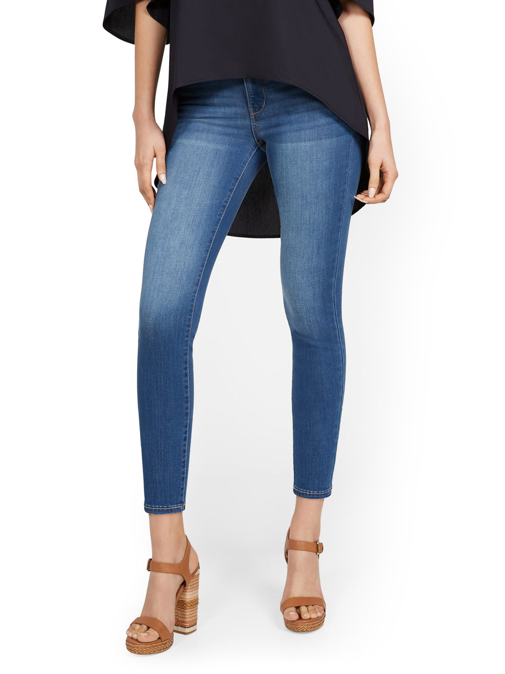 Abby High-Waisted Slimming Capri Jeans - Foxy Blue – New York & Company