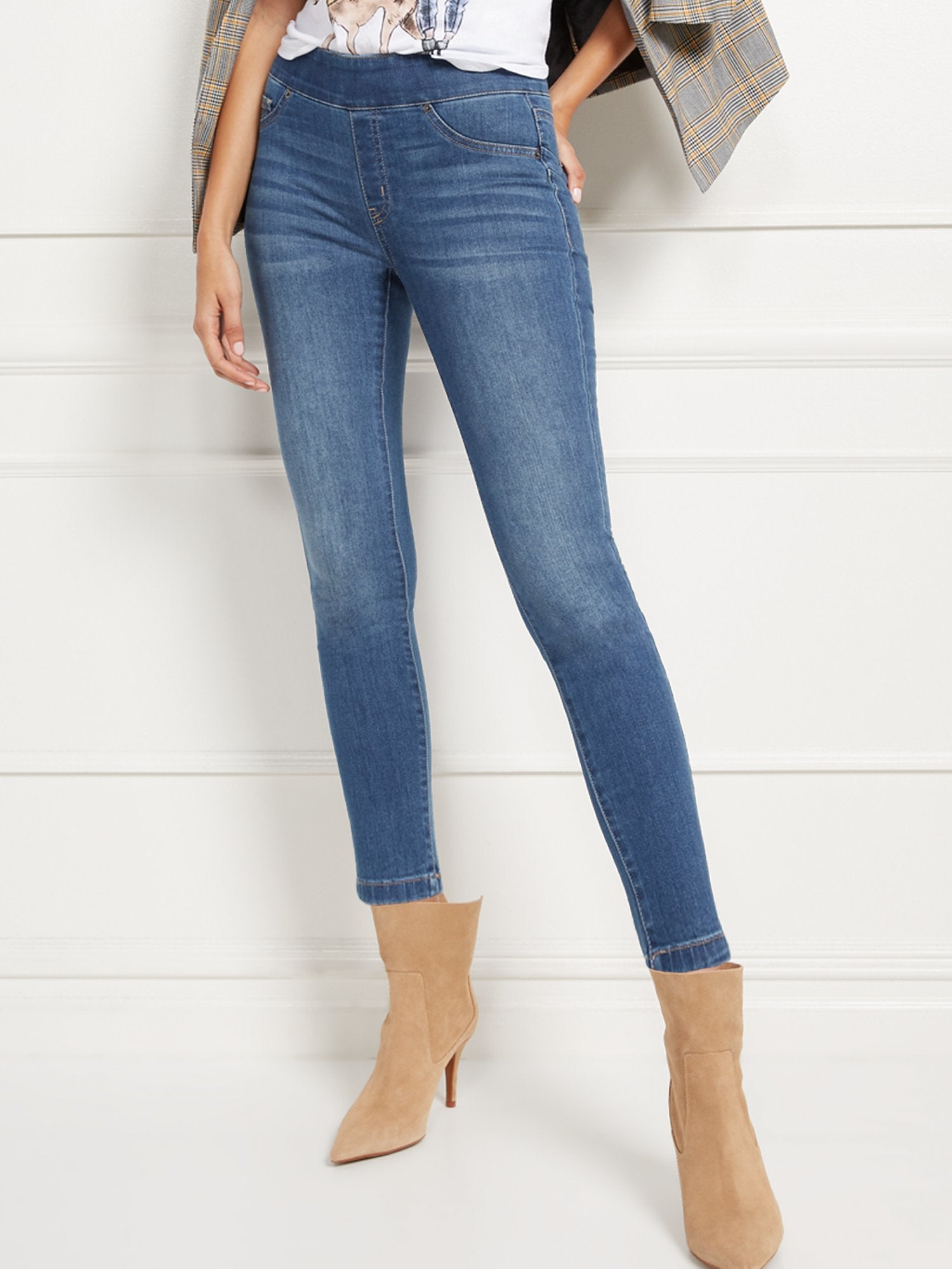 High-Waisted No-Gap Pull-On Legging - Goldstone – New York & Company